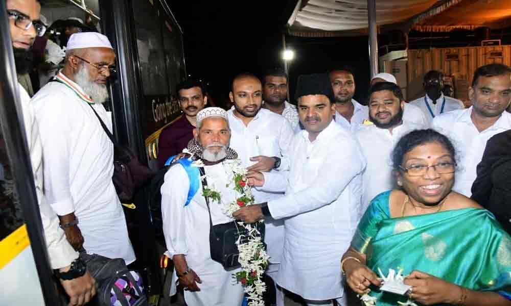 Haj pilgrims return from Mecca