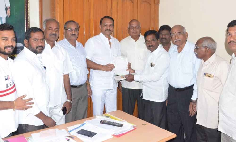 Residents meet MLA Devireddy Sudheer Reddy, seek solution to issues