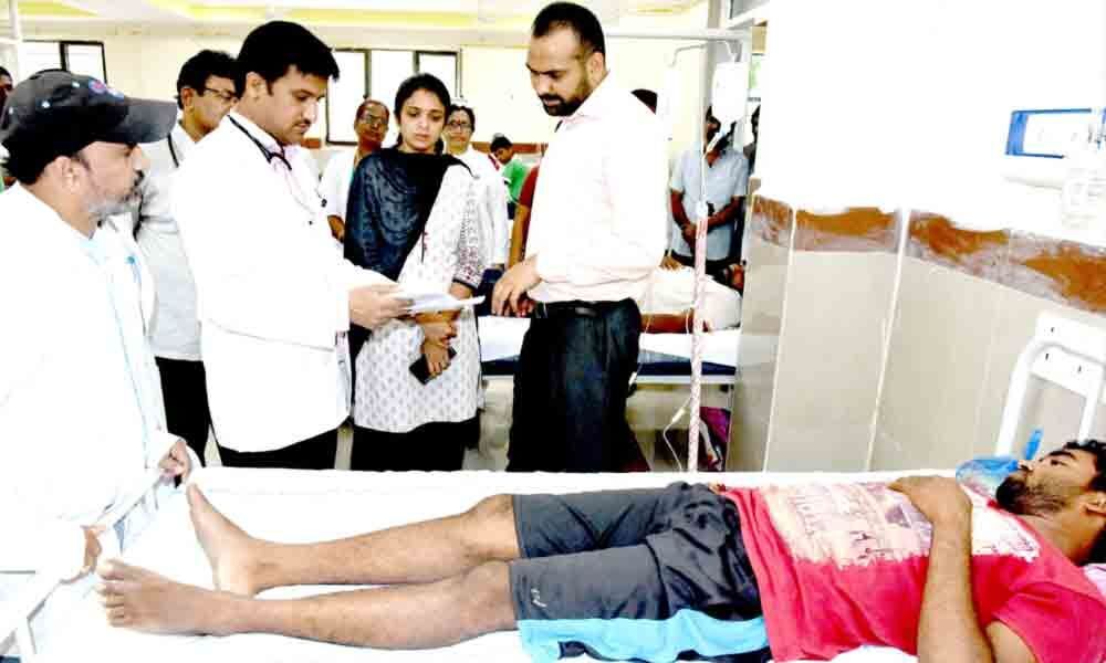 Khammam Collector RVKarnan inspects district hospital