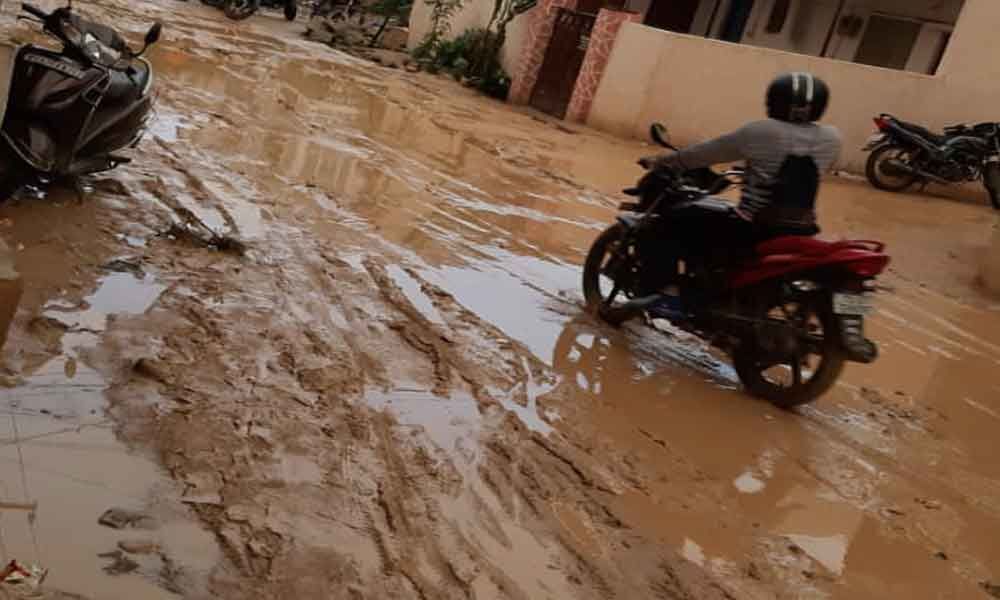 Bumpy road keeps commuters on edge