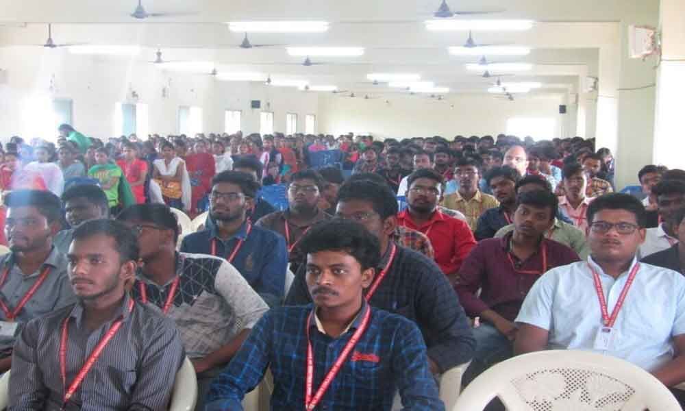 SACET conducts seminar on Red Hat technologies