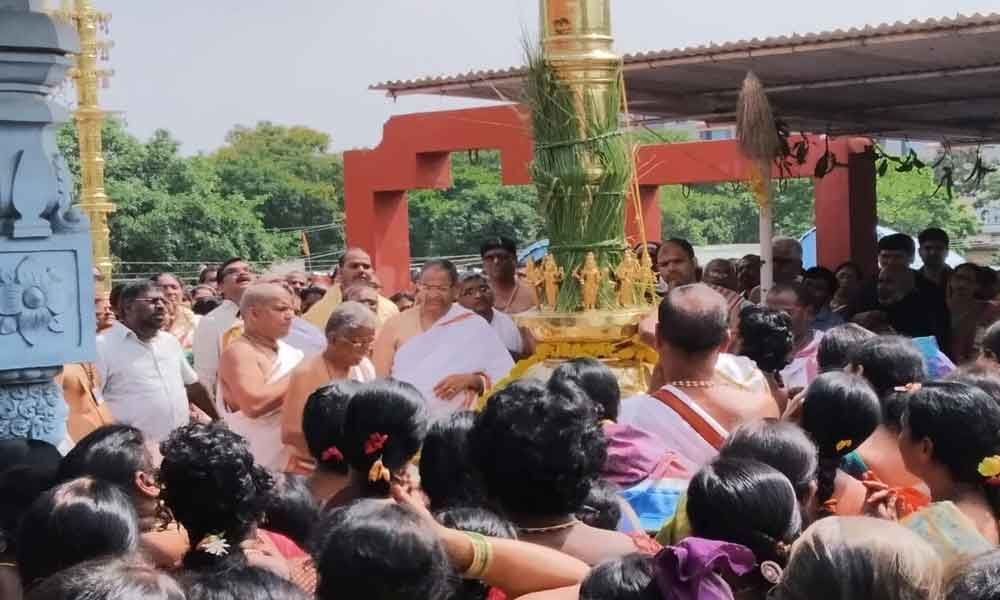 Sri Devi Navarathri celebrations begin in Kakinada