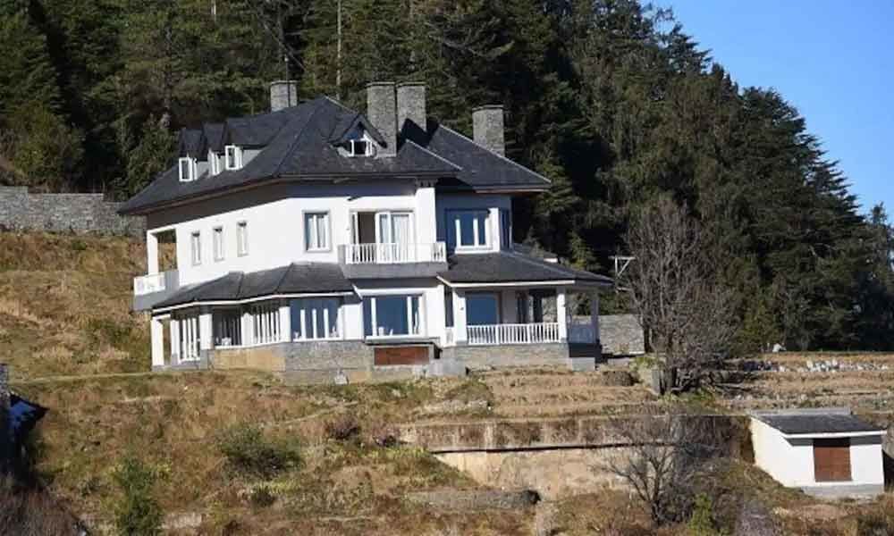 Priyanka performs house-warming of her cottage in Shimla