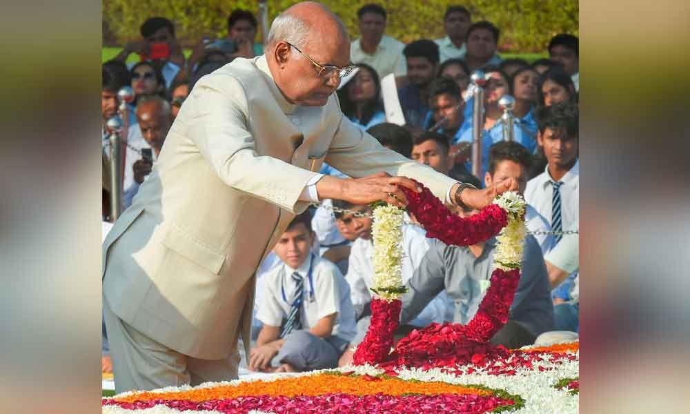 India remembers Father of the Nation in Delhi