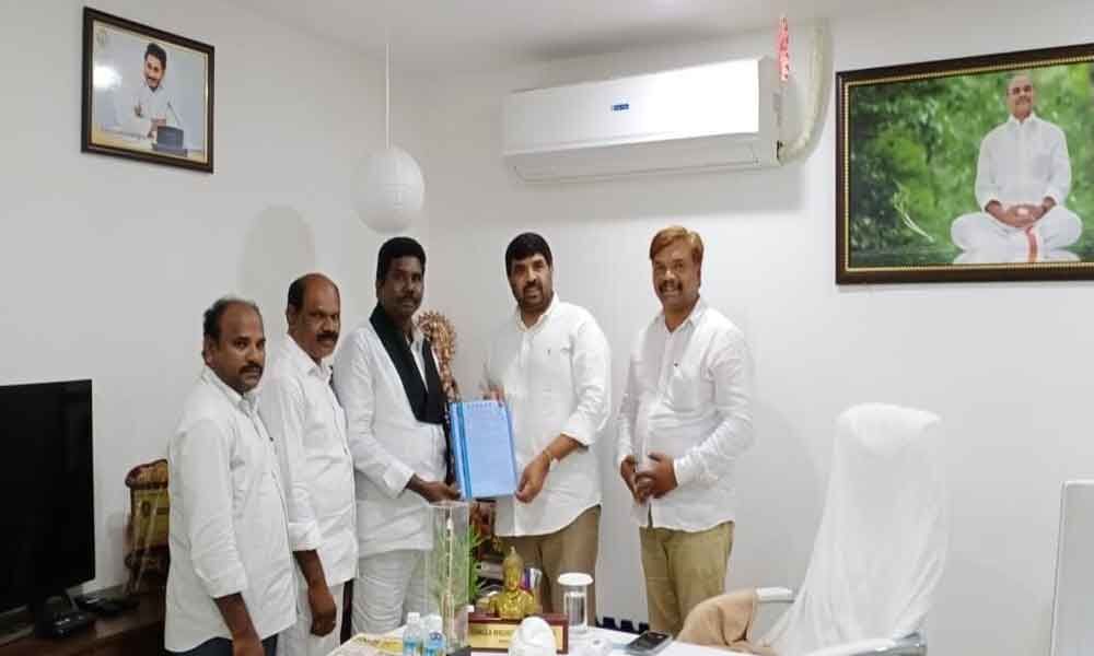 Madiga leaders hail creation of corporation