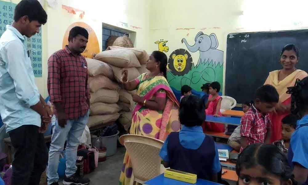 SFI checks infrastructure in government schools in Vijayawada