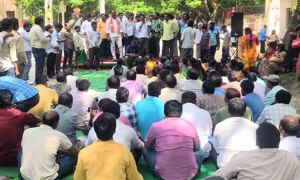 RTC staff & BJP leaders take up Dhoom Dhaam