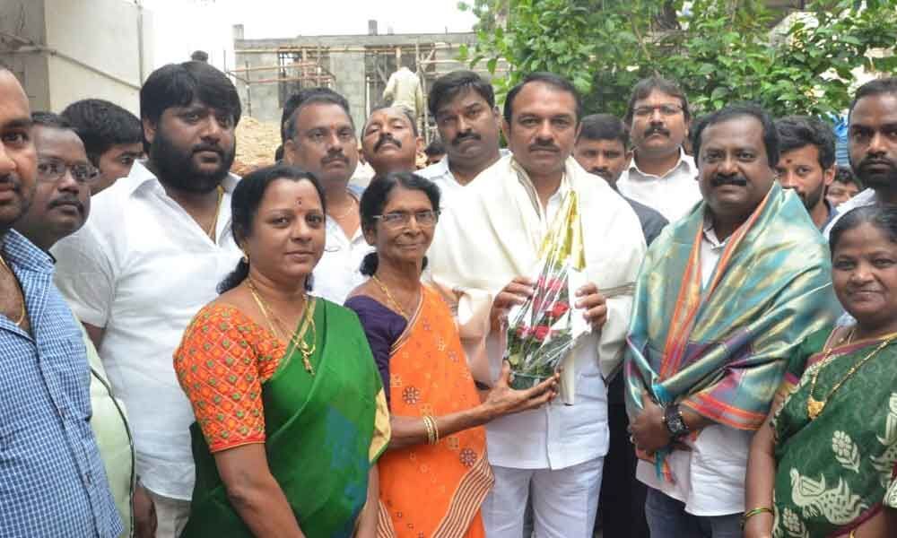 TRS leaders call on Devireddy