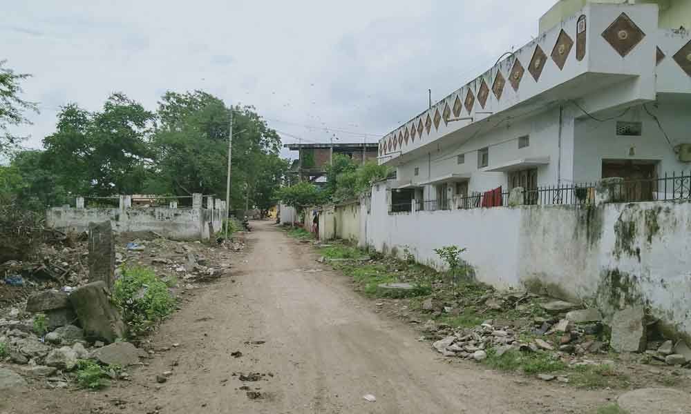 Residents kick up stink over stench from tank