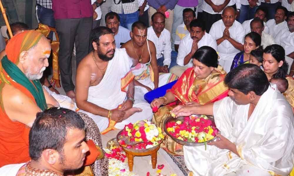 Seer graces BB Patil's home