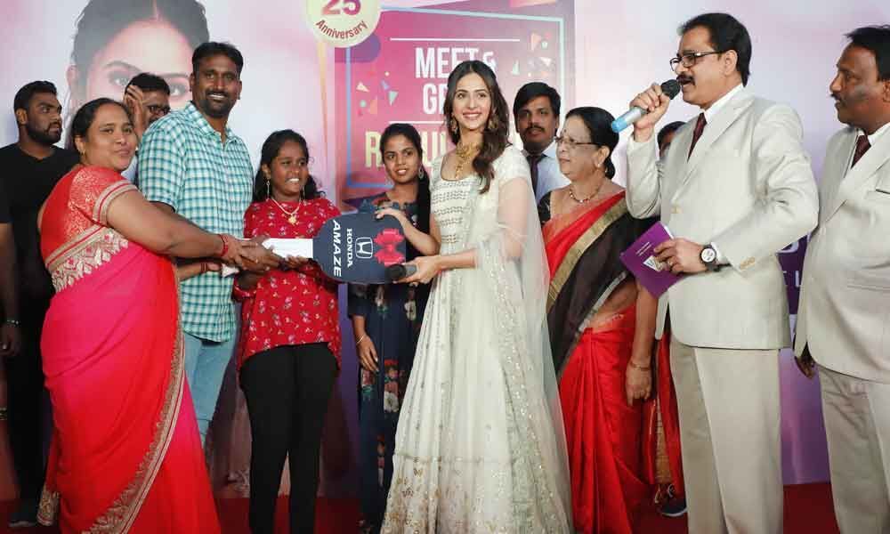 Vaibhav Jewellers celebrates silver jubilee at AS Rao Nagar