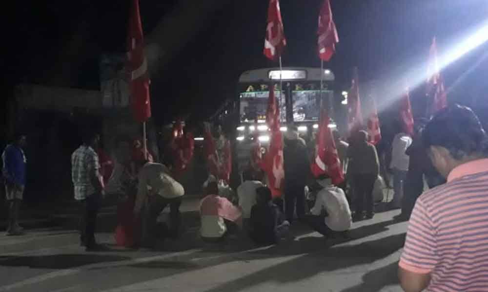 Rural India Strike by farmers and left parties started in Prakasam