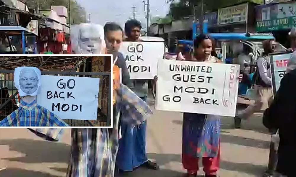 SFI activists chant 'Go Back Modi' during his Kolkata visit