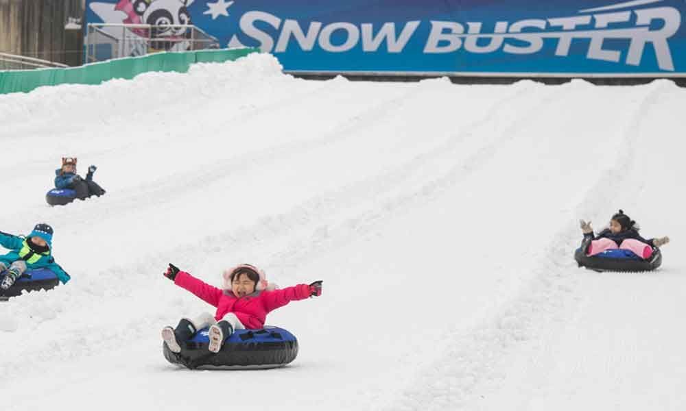 TRAVEL BUZZ: Ice Skating in Seoul can be a lot of fun, and affordable