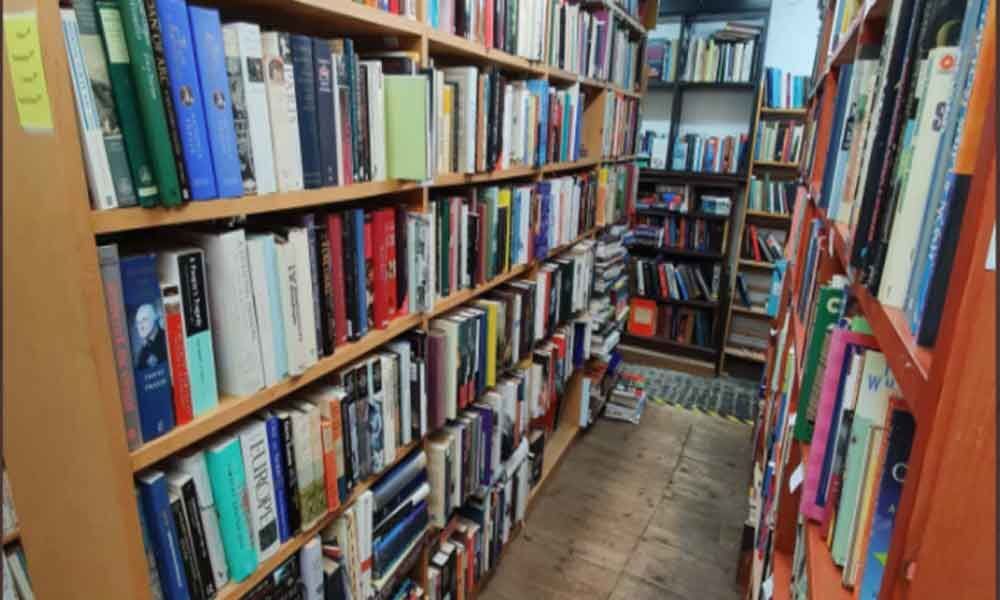 Netizens flood the Bookshop with orders worth £1,000. They post photos ...