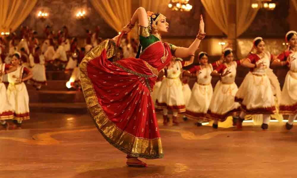 Kangana performs classical dance