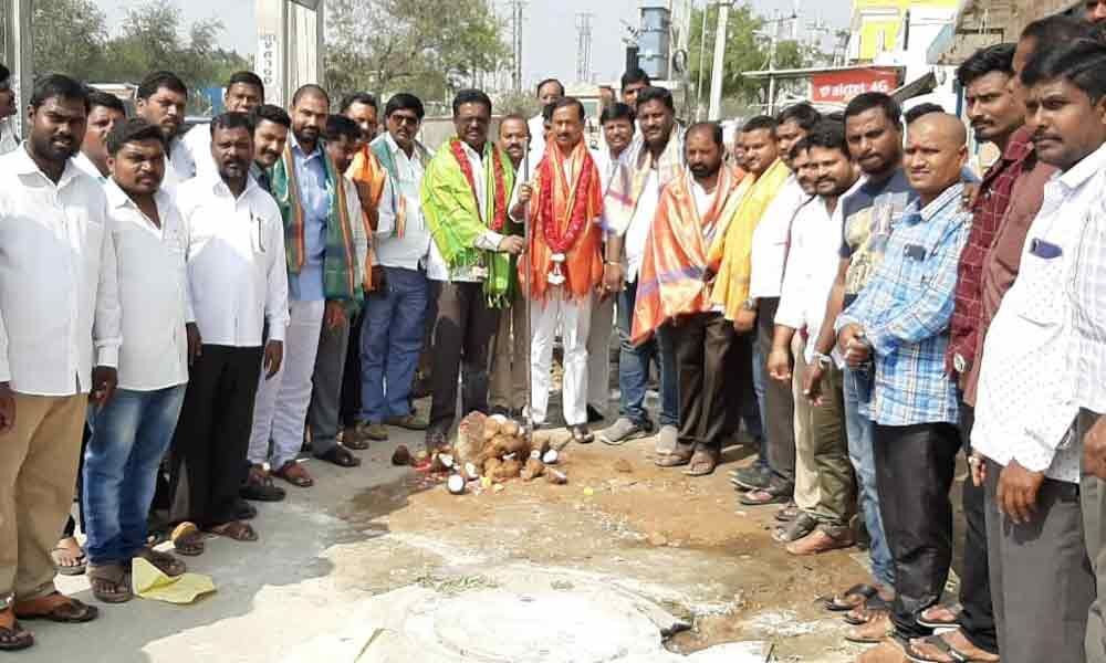 Mallapur: MLA Bethi Subhash Reddy launches CC road, underground ...