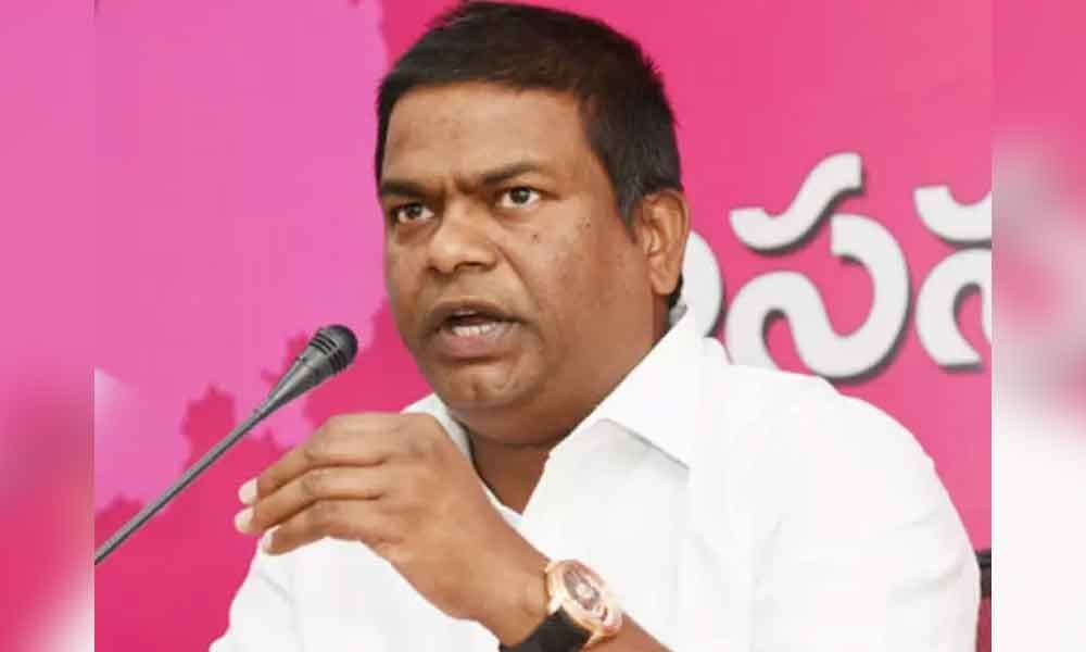 TRS leader Jeevan Reddy says People demand Biryani, Centre gives stale food