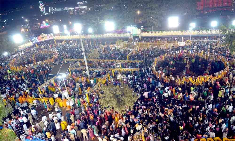 VIPs' arrival invites devotees' wrath