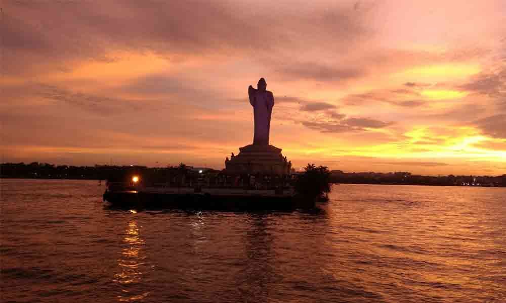 Urban lake: A reflection of its watershed