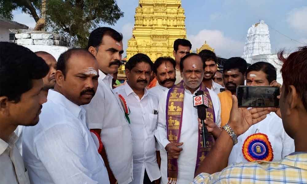 Dr Laxman performs special puja in Keesara