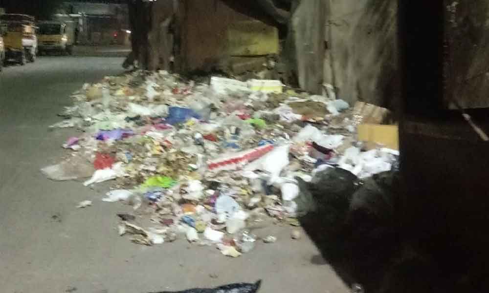 Hyderabad: Garbage piling up at new bridge in Bhoiguda