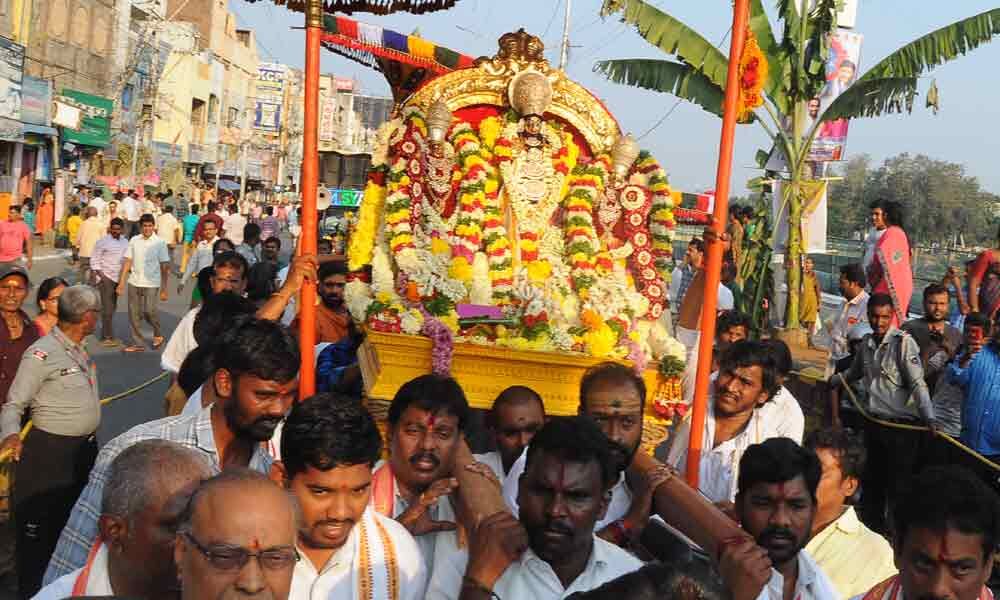 Devotees chant Om Namah Sivaya pulling Ratham