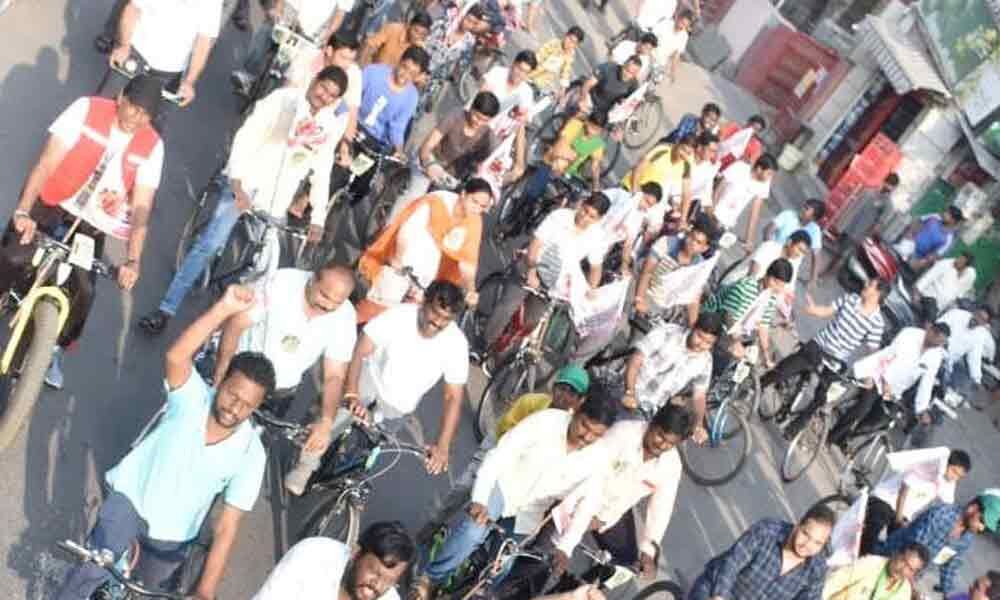 Telugu Yuvatha takes out rally against capital shift