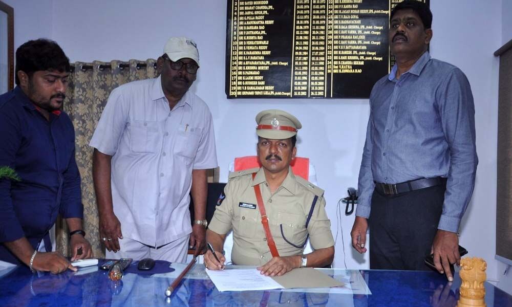 Eluru: Karimulla Sharif takes charge as Addl SP