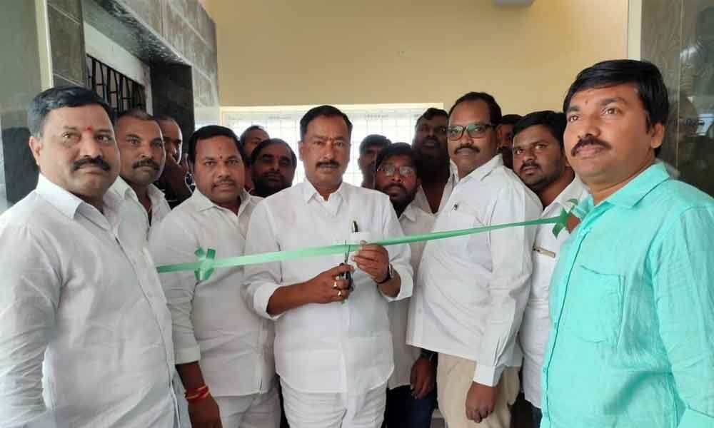 Hyderabad: MLA Bethi Subhash Reddy inaugurates Anand Grand Hotel
