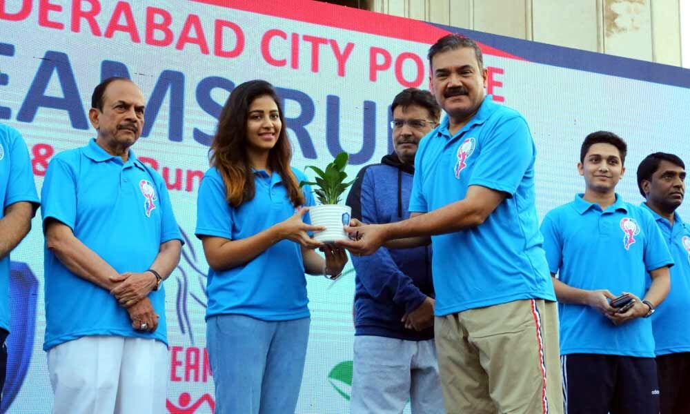 Home Minister flags off 5K Run of SHE TEAMS at Charminar