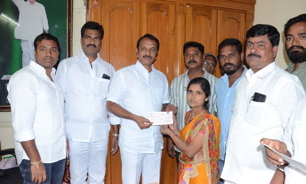 Hyderabad: MLA Devireddy Sudheer Reddy hands over CMRF cheque in BN ...
