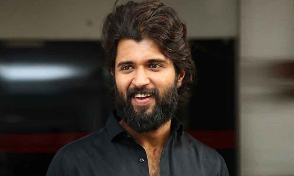 Shoot Break: Here's what Vijay Deverakonda is Doing!