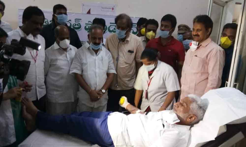 YSRCP MP Vijayasai Reddy donates blood under auspices of Pragathi ...