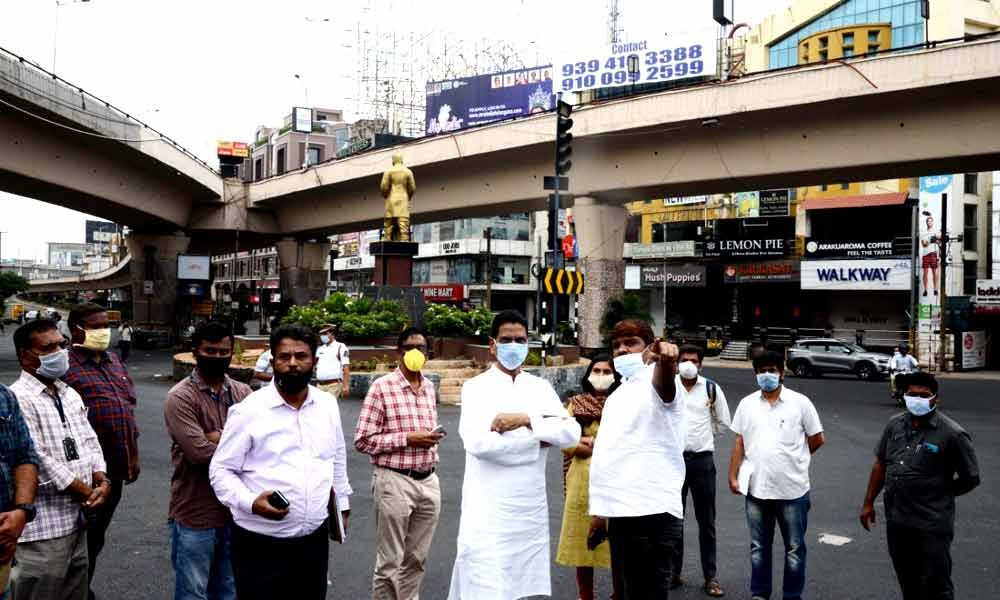 Marri Shashidhar Reddy agrees for relocation of Chenna Reddy's statue ...