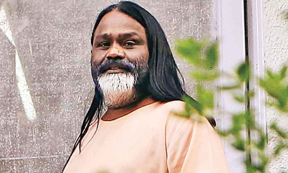 New Delhi: Probe against Daati Maharaj for pooja at temple amidst lockdown