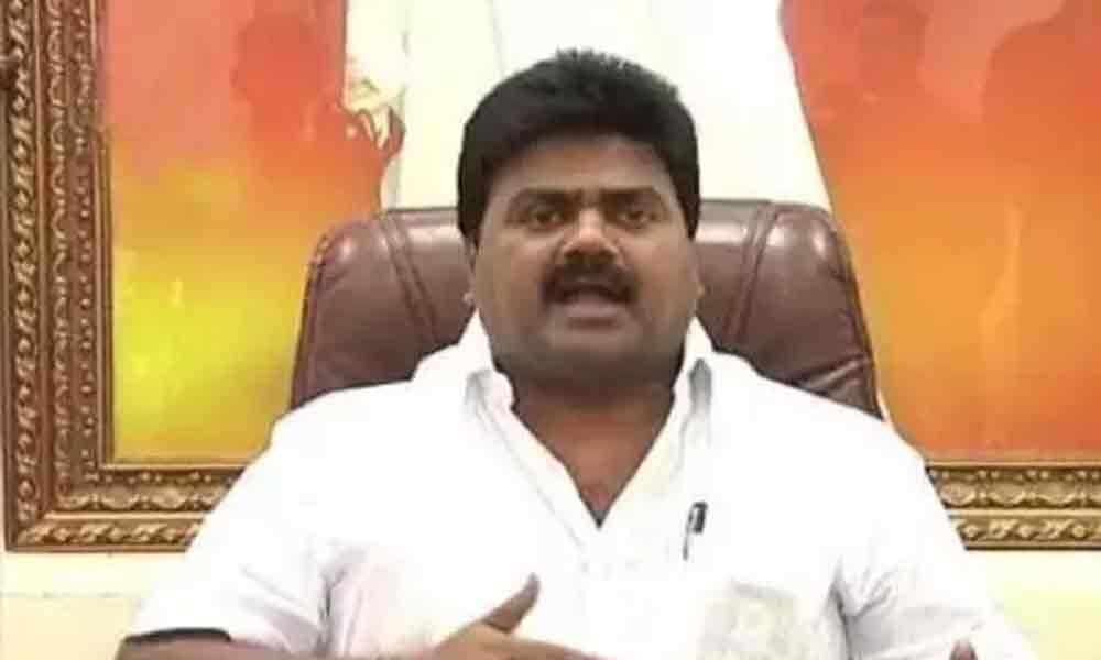 Former TDP MLA Kuna Ravi Kumar who threatened tahsildar surrenders ...