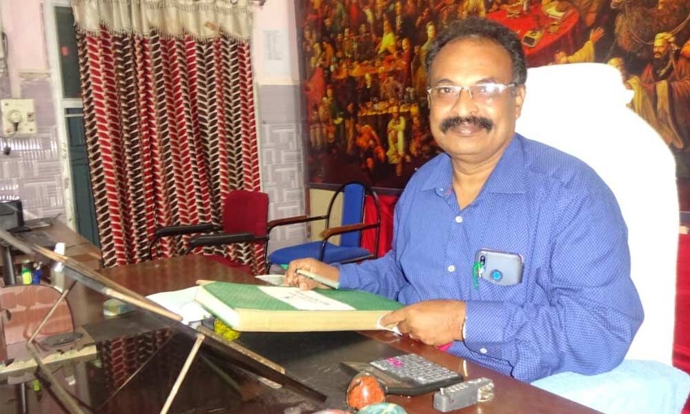 Vijayawada: Dr Illa Ravi takes charge as SRR College Principal