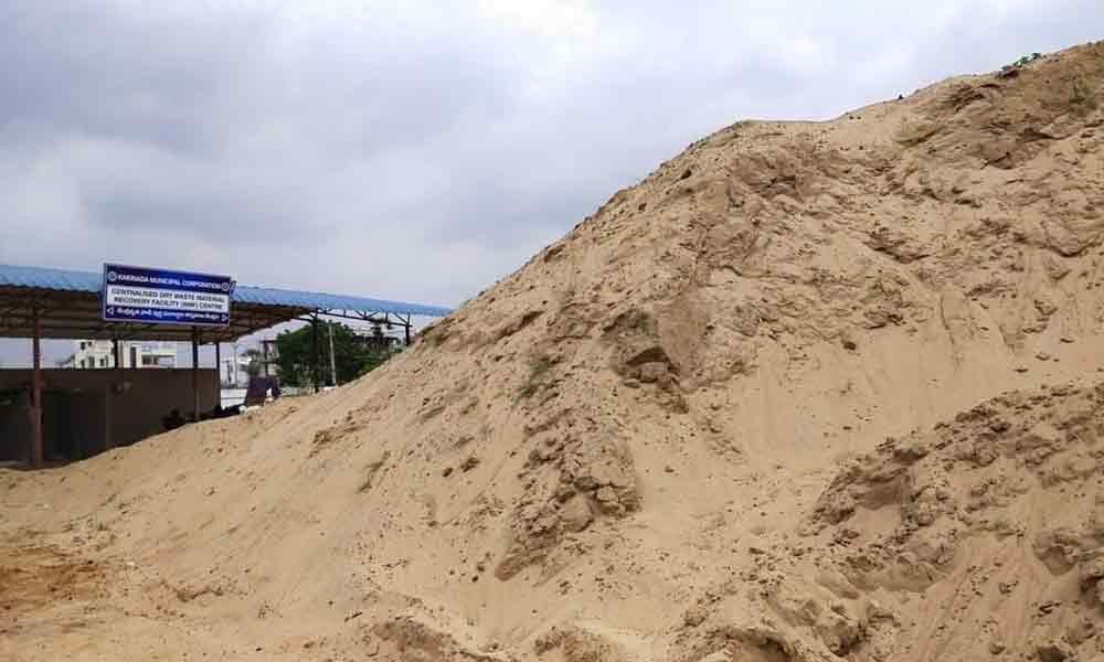 Kakinada: Sand scarcity continues to haunt East Godavari district