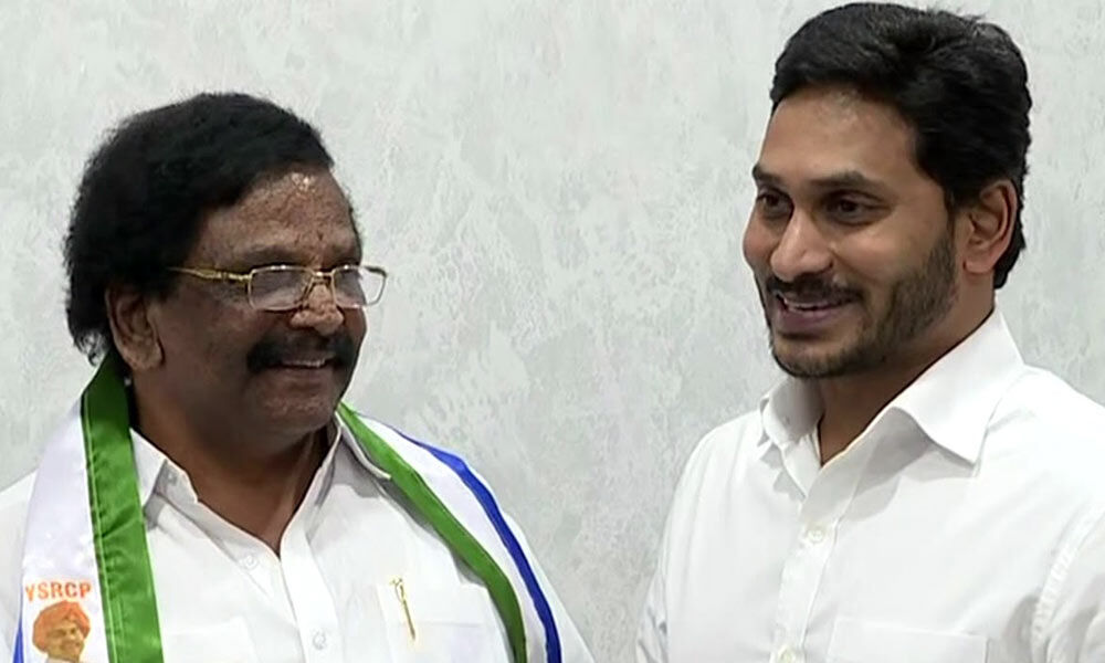TDP senior leader Sidda Raghava Rao joins YSRCP in presence of YS Jagan