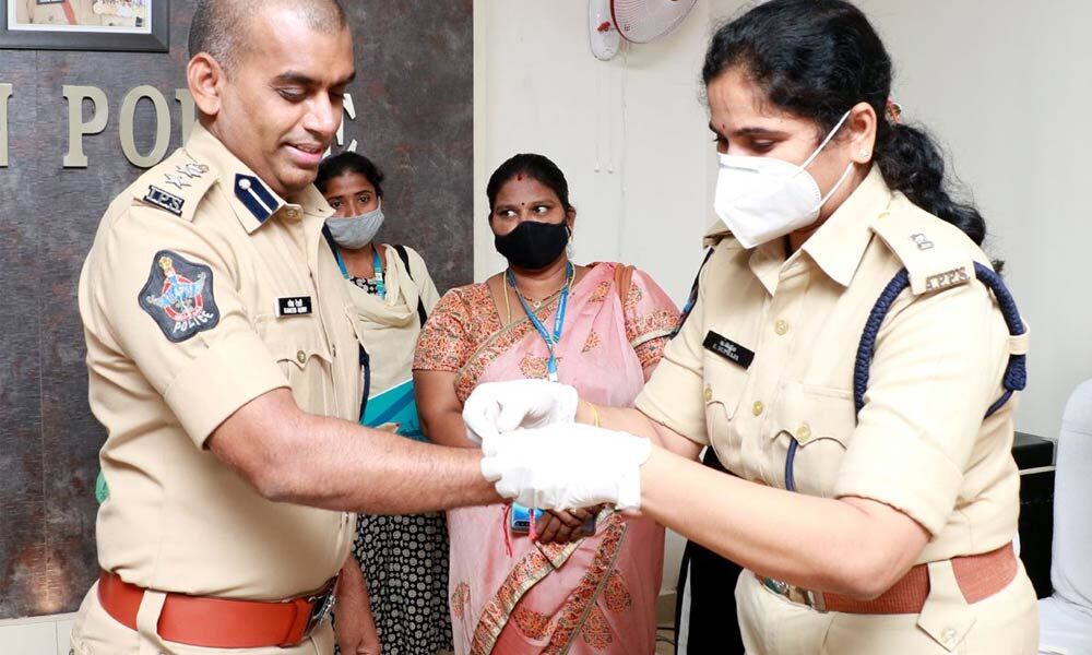 Tirupati: Urban police celebrate Raksha Bandhan Day