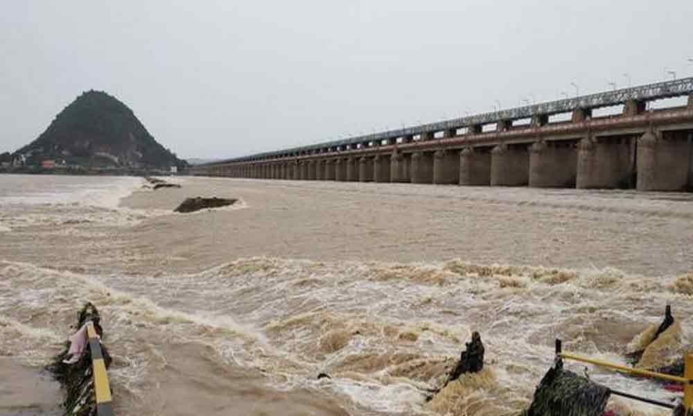 Vijayawada: Officials on high alert as the flood flow continues to ...