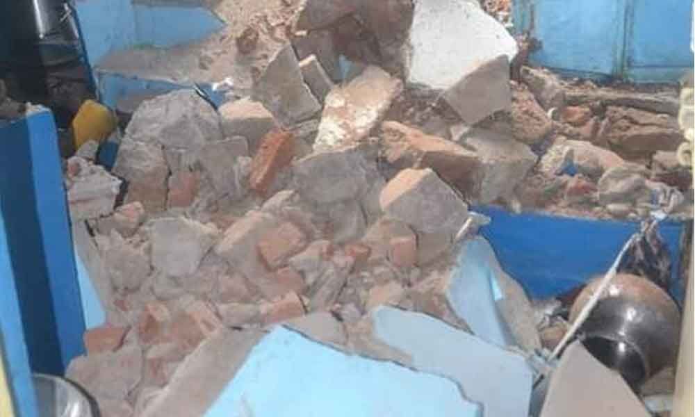 15-tonne boulder lands on house; none hurt