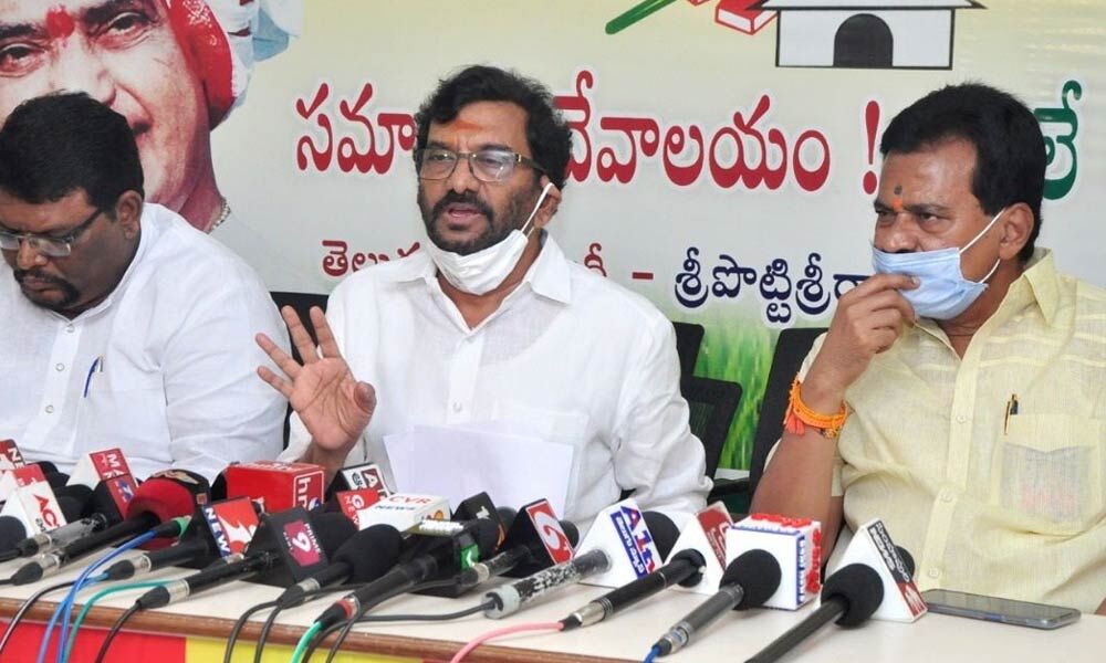 Nellore: Somireddy Chandramohan Reddy demands relief to cyclone-hit farmers