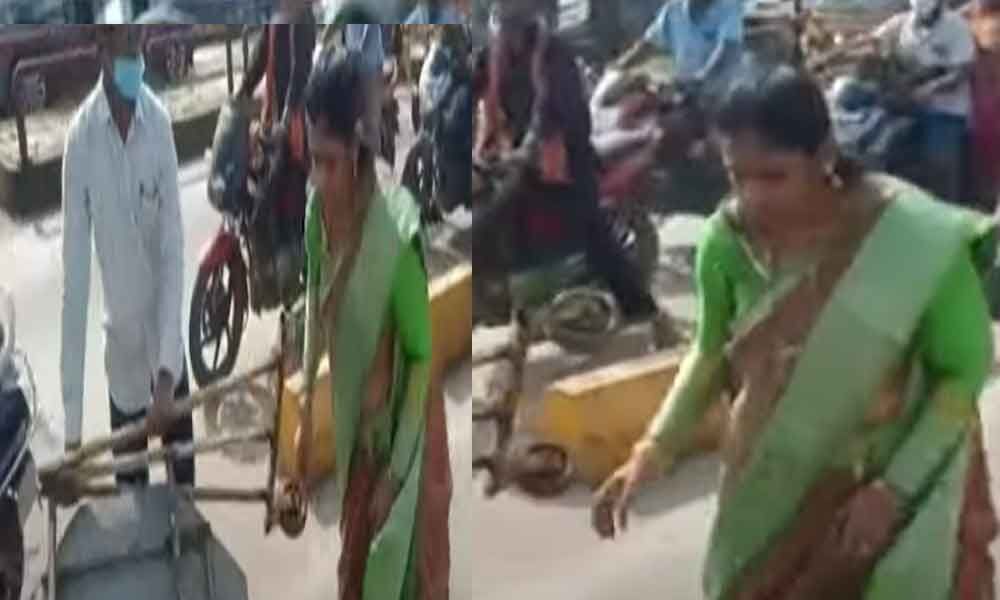 AP Vaddera corporation chairman creates ruckus at Kaza toll plaza in Guntur