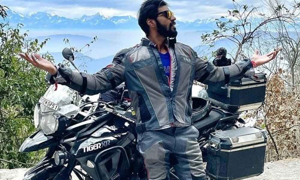 Lakhs ride pillion with this motovlogger – virtually