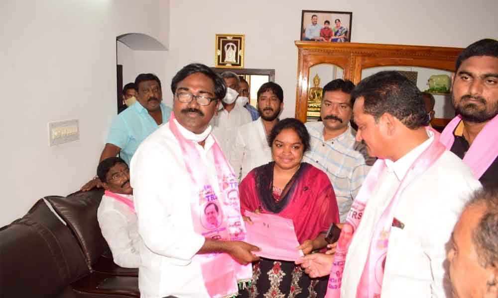 MLC polls: Puvvada Ajay Kumar takes up door-to-door campaign