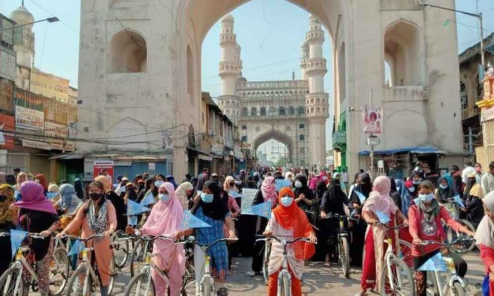 Hyderabad: Girls zestily take part in cycle rally