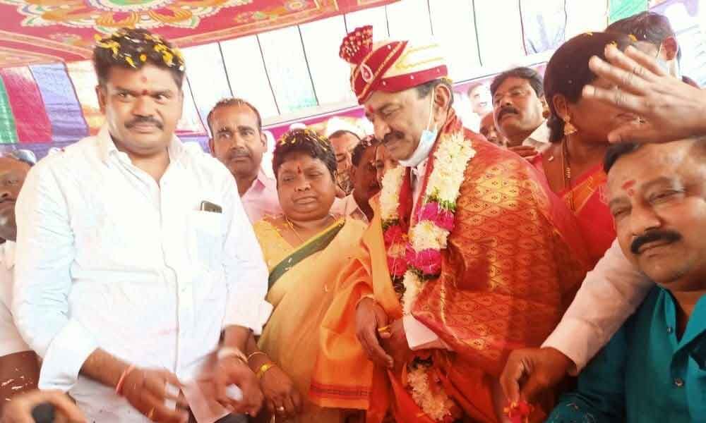 Huzurabad: Eatala dedicates Medipally Rythu Vedika to farmers