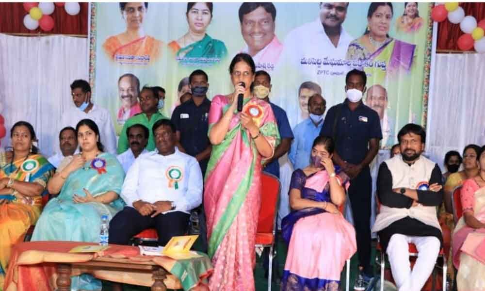 Parigi: Sabitha Indra Reddy highlights government schemes for women